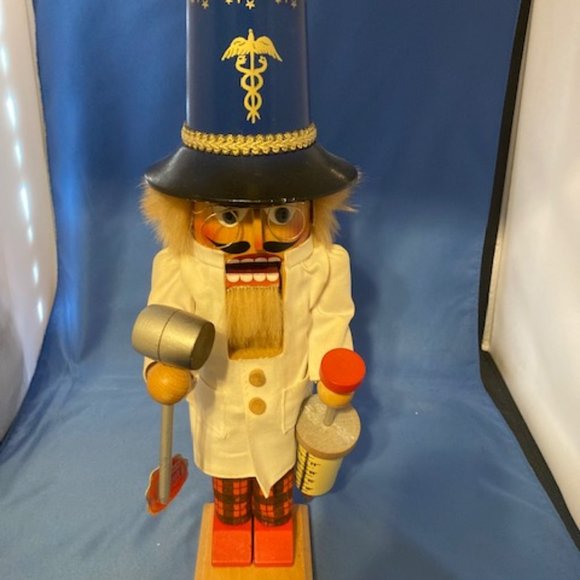 Steinbach Nutcracker | Accents | Steinbach Nutcracker Doctor | Poshmark